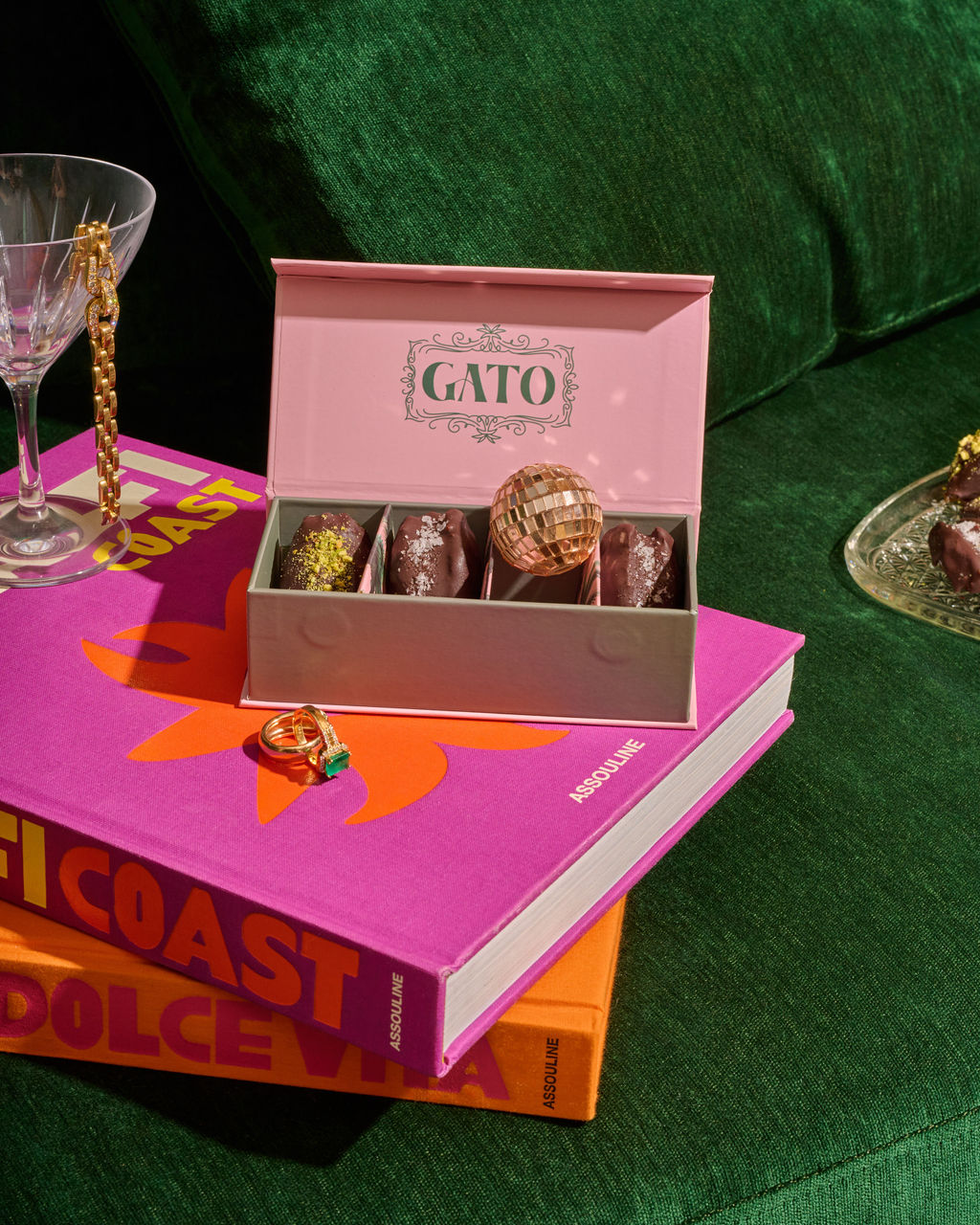 Gato Dates – Premium Chocolate-Covered Dates
